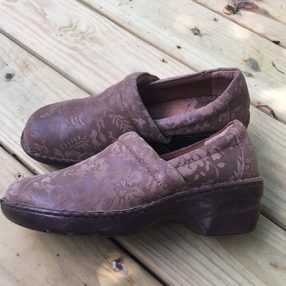 b.o.c. | Shoes | Womens Boc Tan Embossed Floral Clogs Size 143 | Poshmark